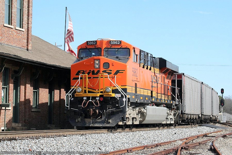 BNSF 5962